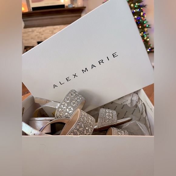 Alex Marie | Shoes | Euc Alex Marie Rhinestone Sandals 85 | Poshmark